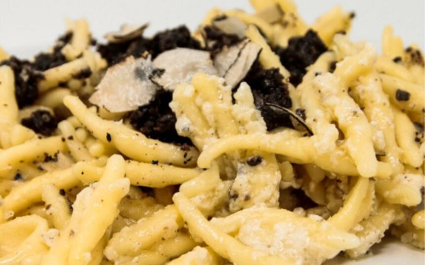 Trofie with truffle sauce and fontina cheese - A.R. Tartufi - Arrone ...